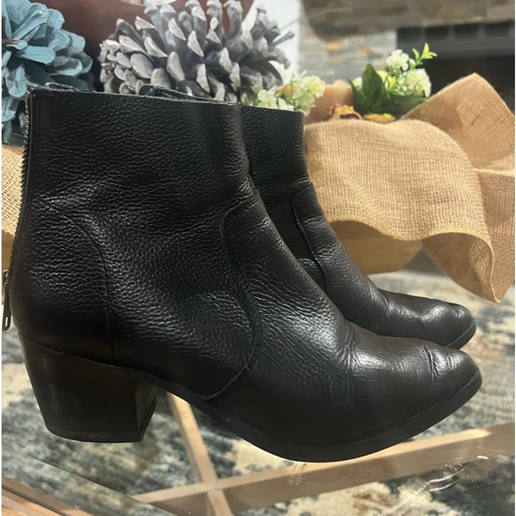 Diba | Shoes | Diba Boots Womens 6 Black Pebbled Leather Ankle Zip ...